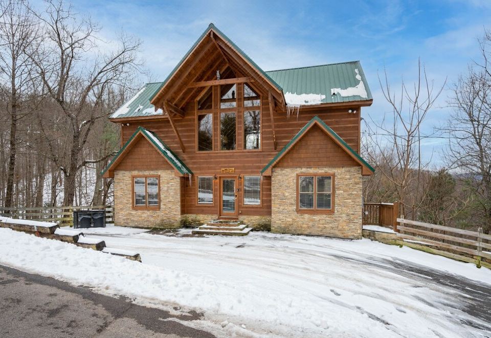 Southern Comfort ★ | Game, Pool Table, Theater Room, Hot Tub ...