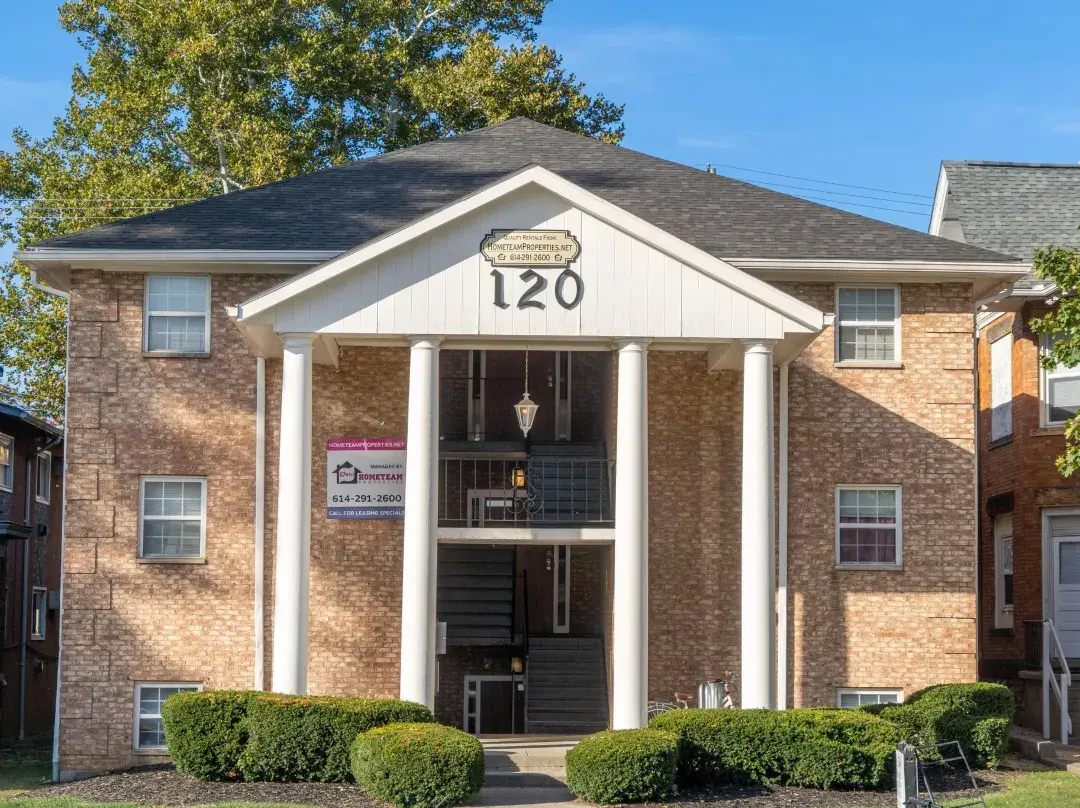 Comfort With Stainless Steel Appliances And Easy Access - Stylish Haven - Ohio