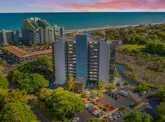 Ocean View And Spacious Living Area - Glamorous Coastal Retreat - Myrtle Beach