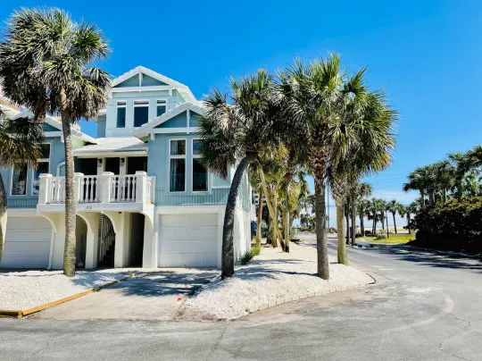 Elegant Coastal Haven With Spacious Decks And Game Room - Charming Retreat - Navarre, FL