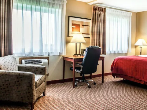 Quality Inn & Suites Davenport Near I-80 - Iowa