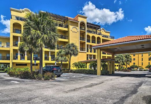 Waterfront Treasure Island Condo w/ Arcade, Treasure Island - 2025 ...