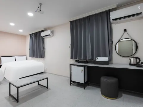 Doksan White - Gwangmyeong-si