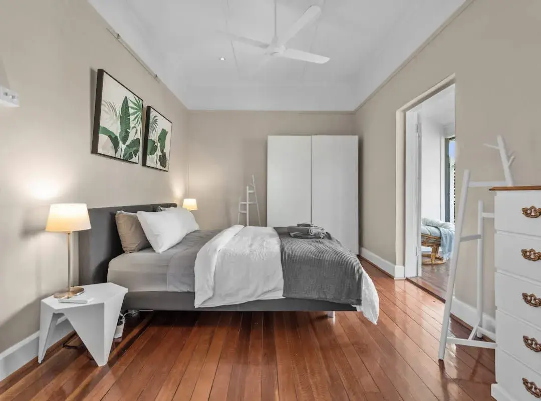 Abracadabra! ~ 1bed / 1bath / Balconies ~ New Farm - Brisbane