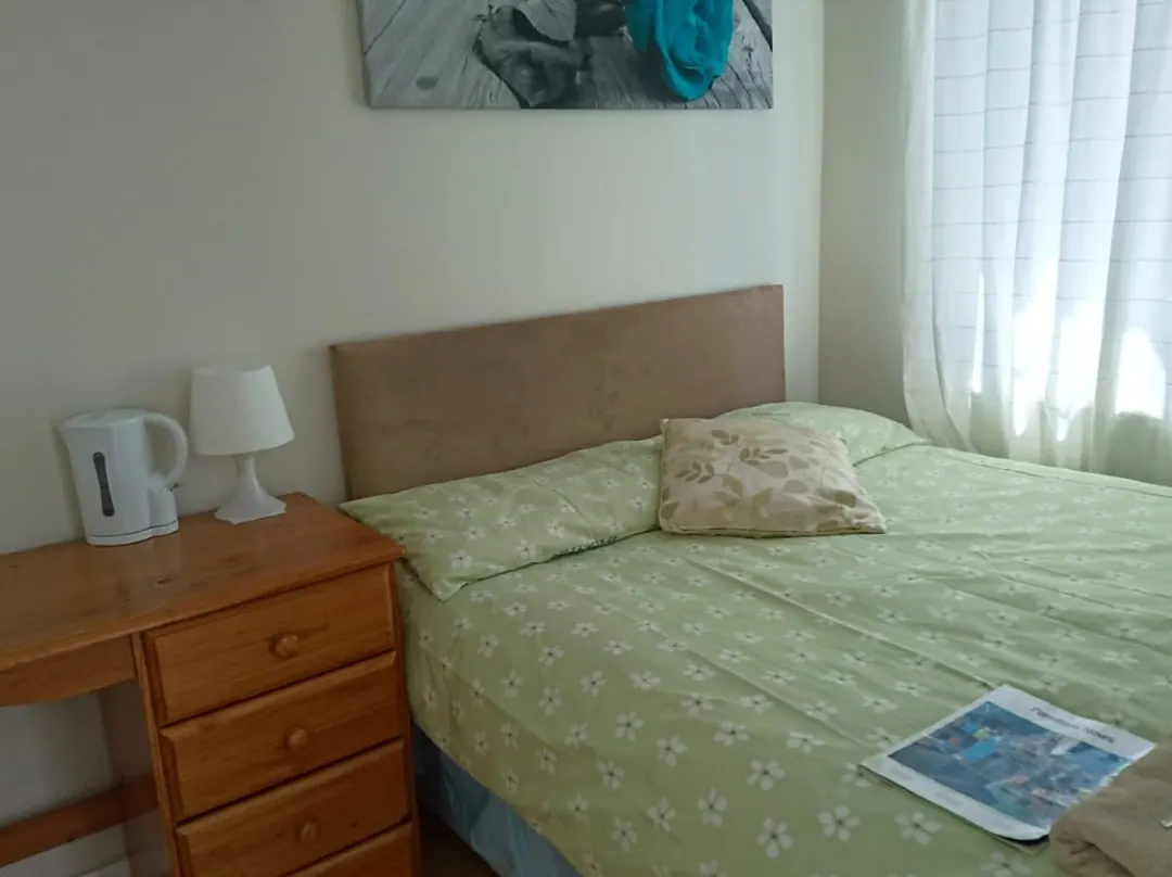 Double Room Private Shower Room - Hayes