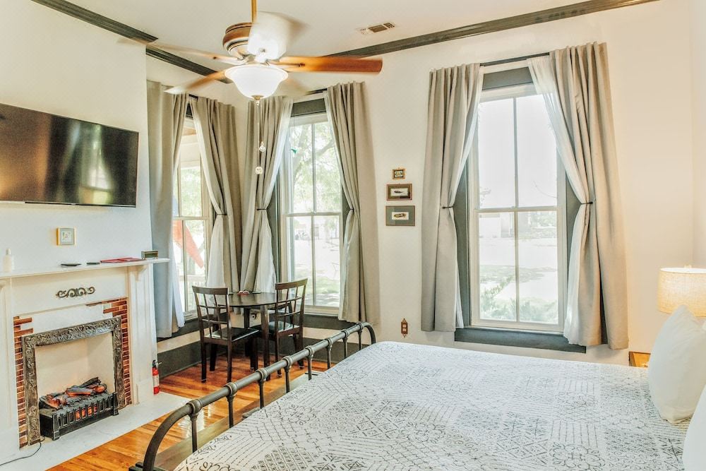 Alpine Bed And Breakfast - Alpine, TX