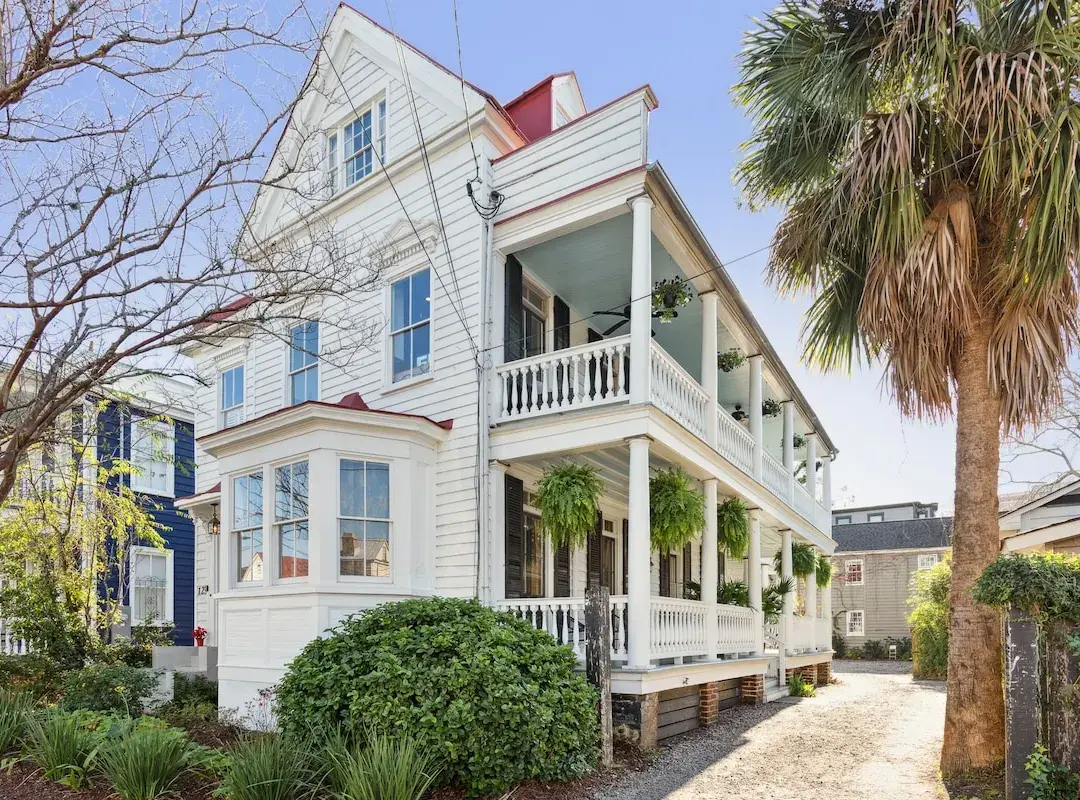 Downtown Historic Gem + Charming Porch! - Charleston, SC