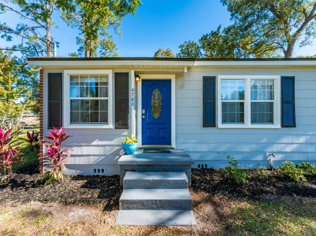 Private Backyard With Grill And Firepit - Spacious Retreat - Jacksonville, FL