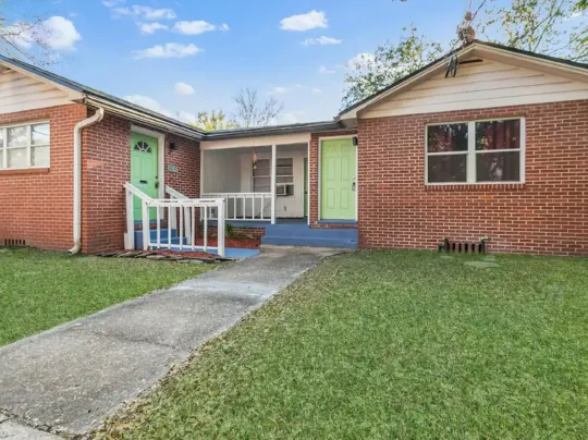 Cozy Retreat With Modern Amenities - Inviting And Charming - Orange Park, FL