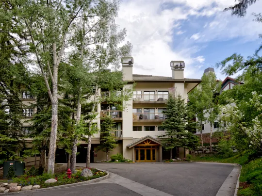 Ski-in/ski-out Access And Hot Tub Serenity - Elegant Escape - Edwards, CO