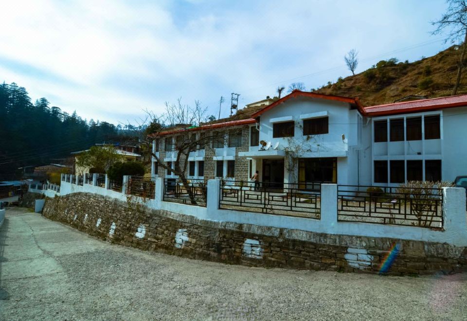 Kmvn TRH Jageshwar Guest House (Super Deluxe Room) (Jageshwar Dham ...