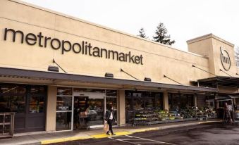 Cozy Retreat near Children's Hospital & UW Medical Center at Montlake ...