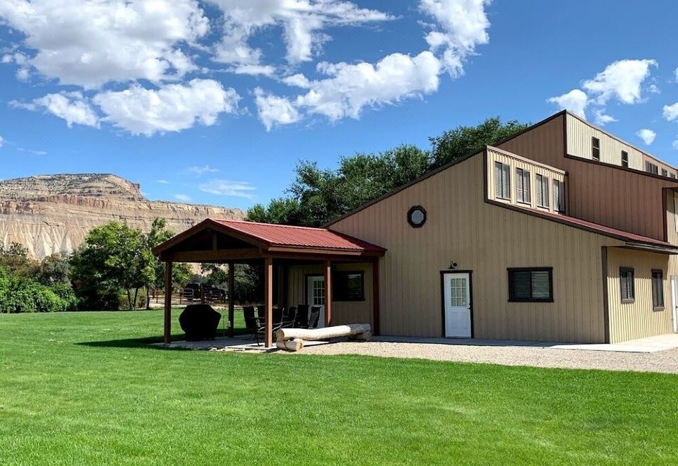 Super Clean, 100-Acre Riverfront Ranch, Fantastic Views, Great Location ...