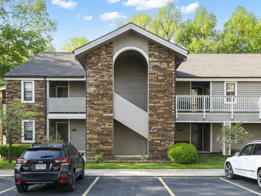 Screened Patio And Resort Amenities - Beautiful Lake View Retreat - Branson, MO