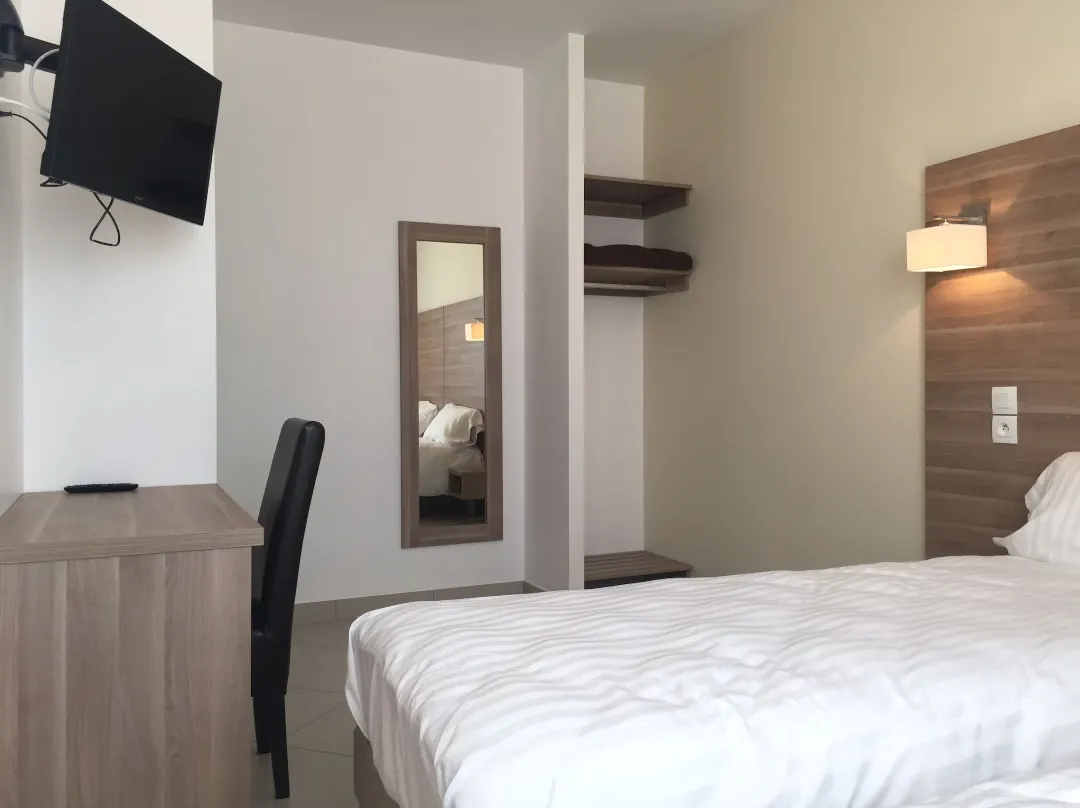 Hotel Le Logis Dauphinois - Salaise-sur-Sanne