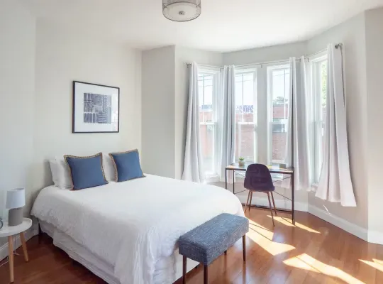 Relaxing Deck And Cozy Charm - Stylish Urban Retreat - Providence, RI