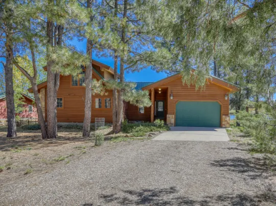 Charming Lakefront Escape With Breathtaking Views - Cozy Retreat - Pagosa Springs, CO