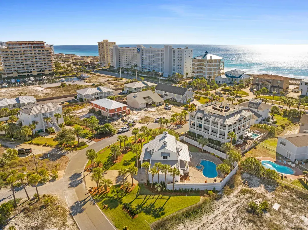 Luxury Coastal Escape With Resort Pool And Beach Access - Stunning Haven - Destin, FL