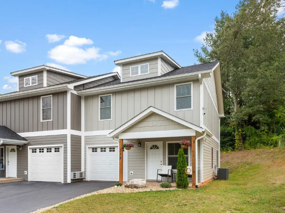 Elegant Townhomes With Modern Luxury - Serene Asheville Retreat - Asheville, NC