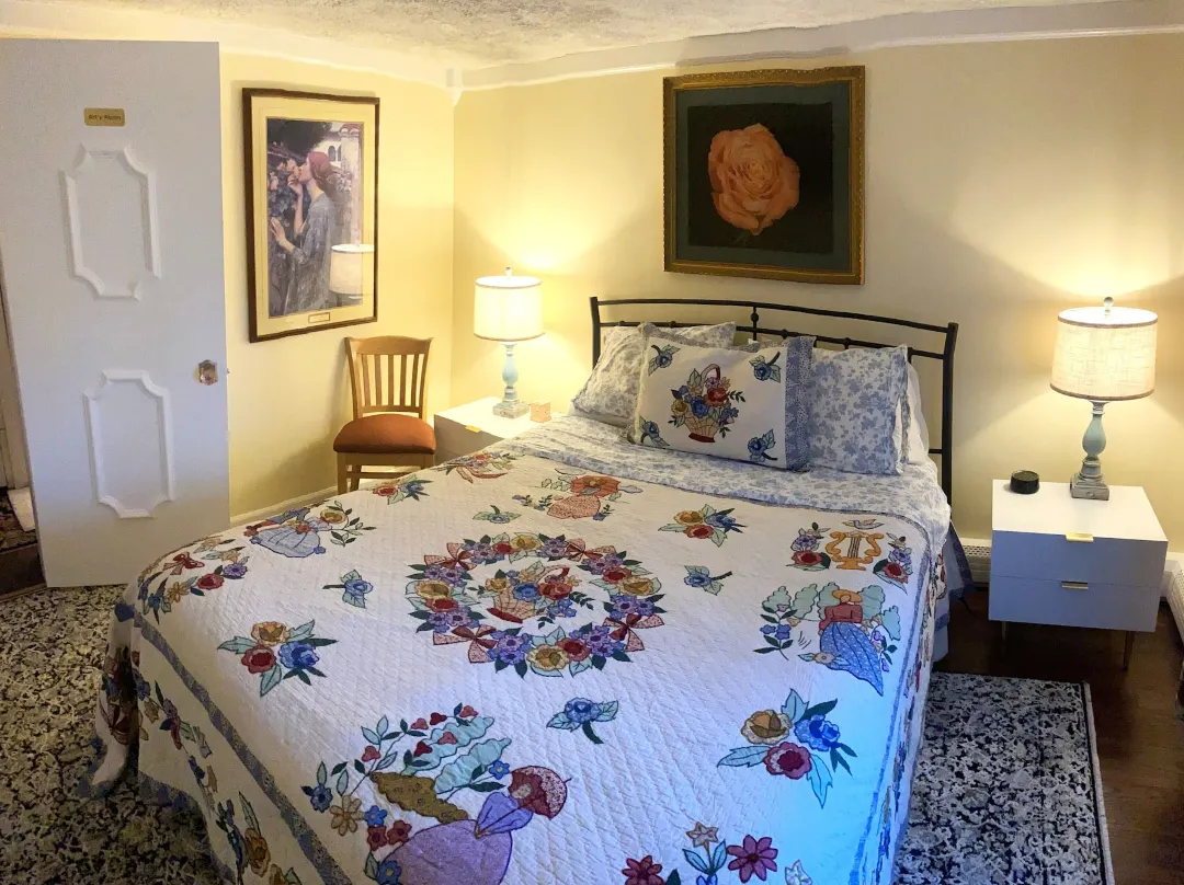 Billie's Backpackers Hostel - Fairbanks, AK
