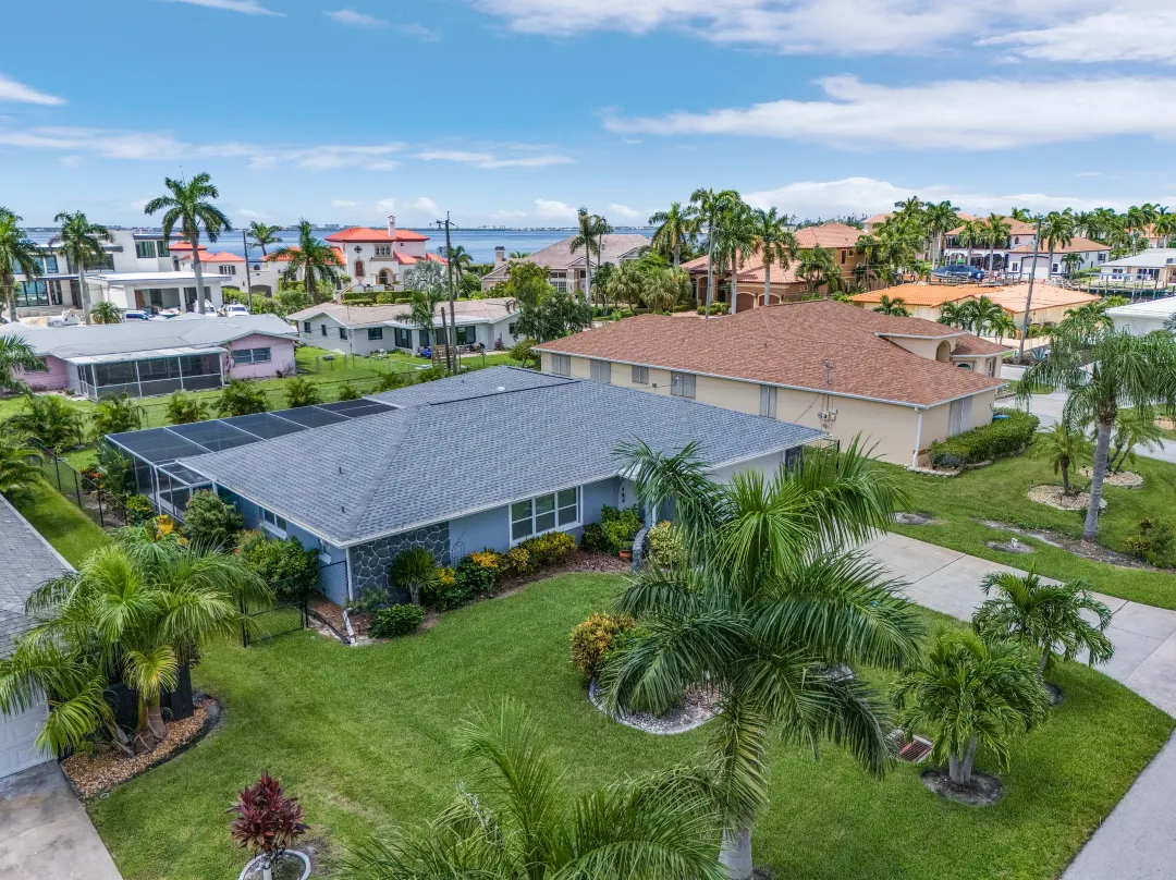 Heated Pool And Spacious Entertainment Areas - Stunning Oasis - Cape Coral, FL