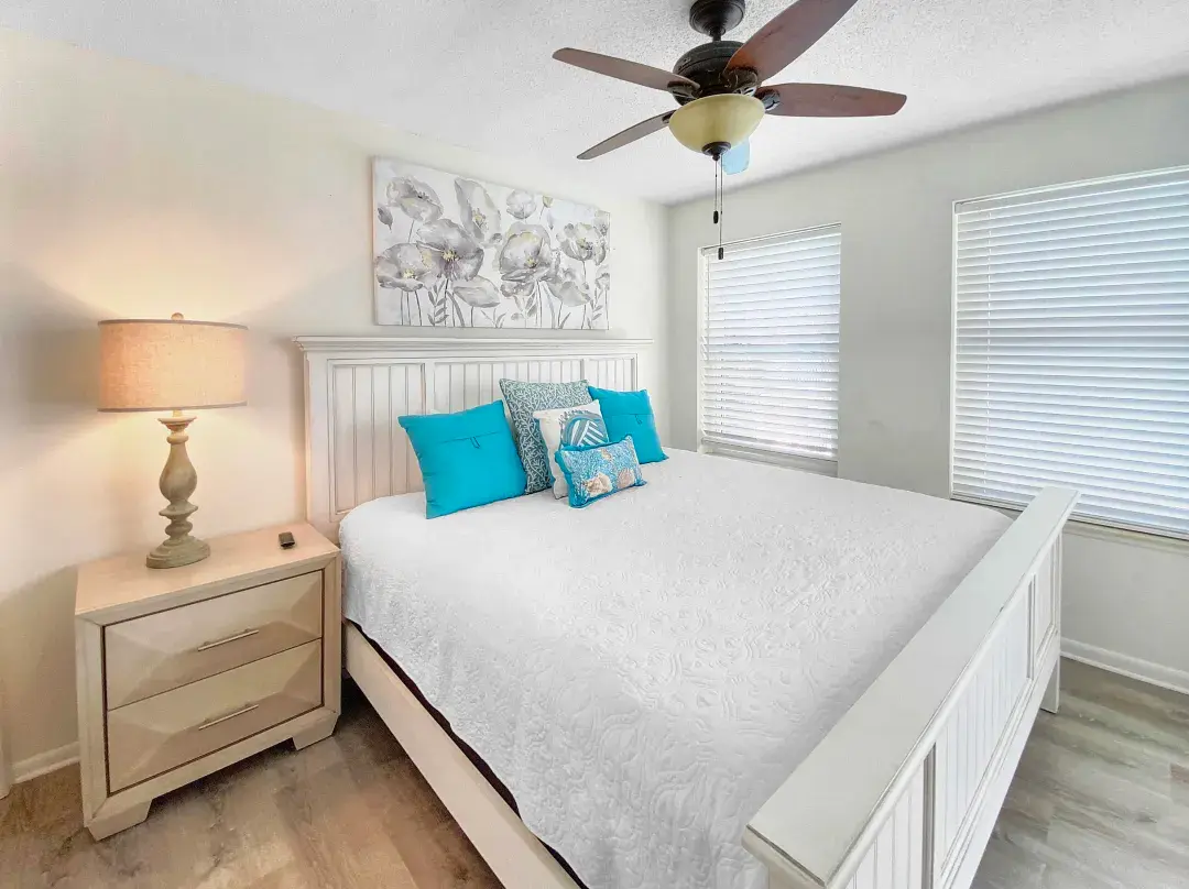 Gulf Views And Poolside Relaxation - Cozy Beachfront Retreat - Destin, FL