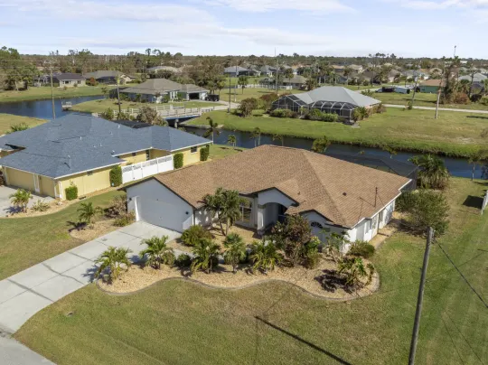 Welcoming Pool Home On Canal Short Trip To Beaches - 恩格爾伍德