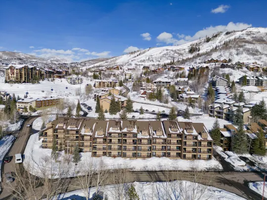 Spacious Multi-level Retreat With Hot Tubs And Valley Views - Inviting Comfort - Steamboat Springs