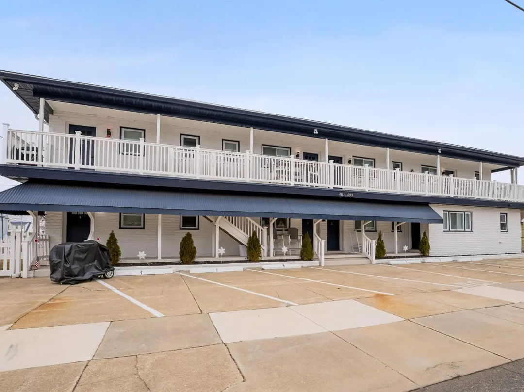 Elegant Kitchen And Modern Luxury Decor - Stylish Coastal Haven - Avalon, NJ