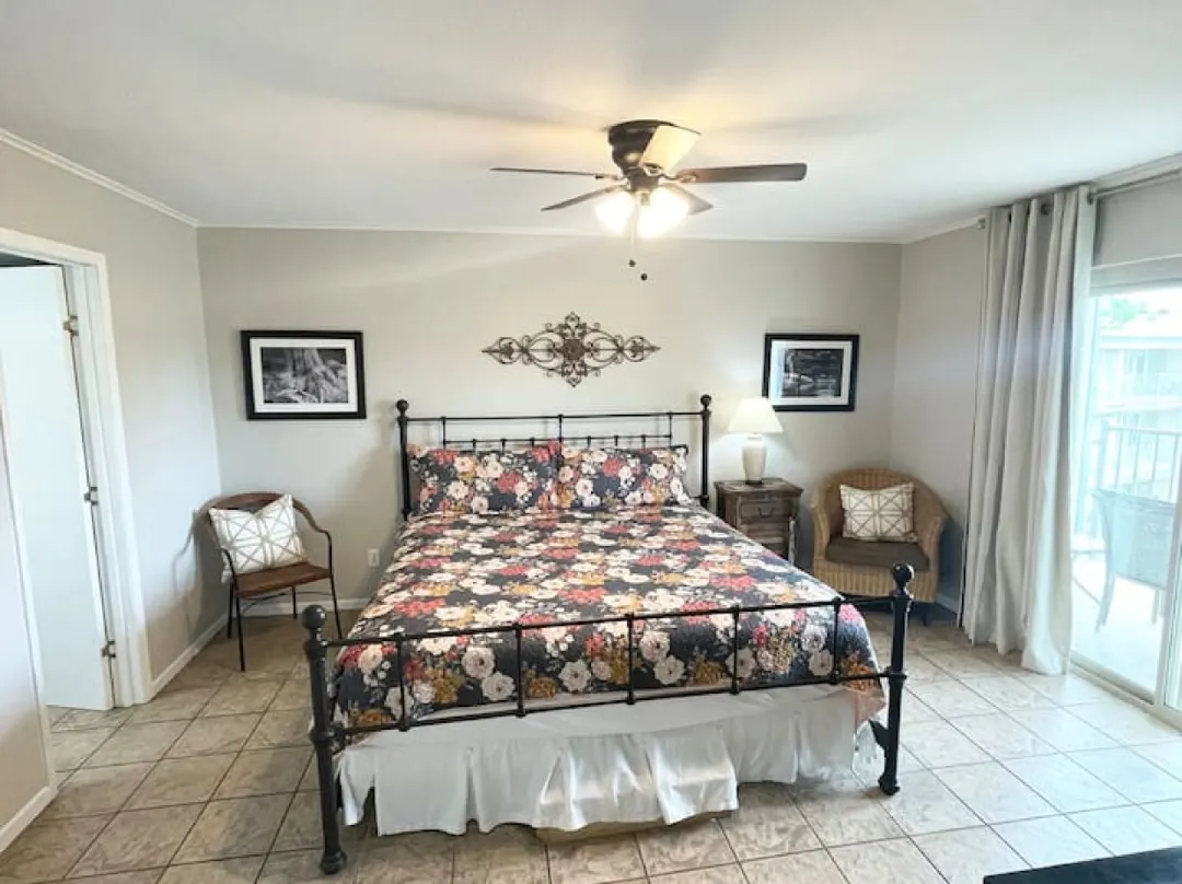 Riverside Retreat - Swimming Pool, Waterfront, Grill - New Braunfels