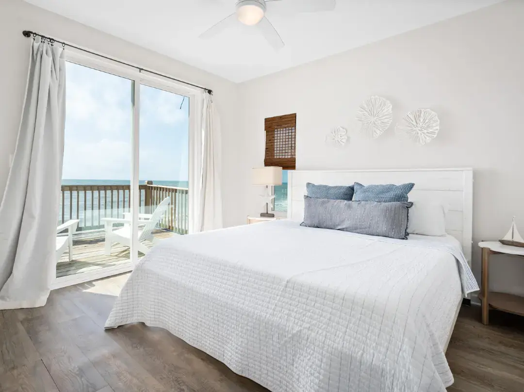 Gulf-front Oasis And Expansive Deck - Serene Coastal Retreat - Dauphin Island, AL