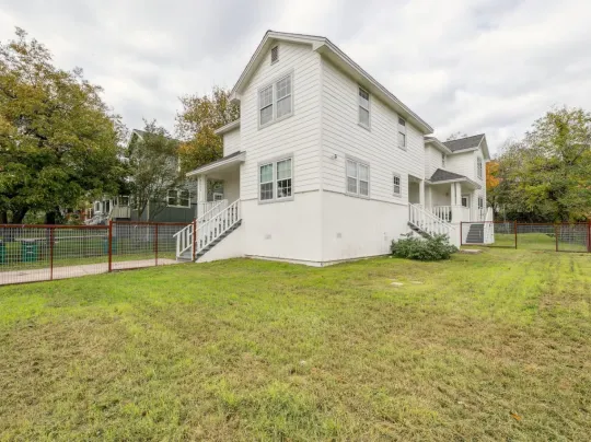 Stylish Retreat - Modern Design, Central Location, Spacious - Austin, TX