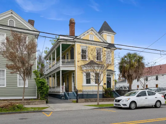 Private Piazzas And Gourmet Kitchen Amenities - Charming Historic Oasis - 찰스턴