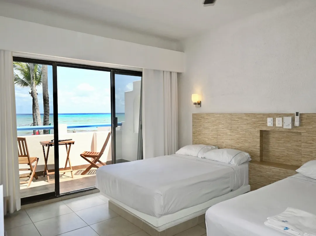 Pelicano Inn Playa Del Carmen - Beachfront Hotel - Playa del Carmen