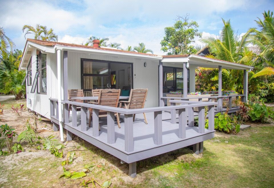 Natura Lagoon Bungalow 2 - a 2BM bungalow on the beach at Titikaveka ...