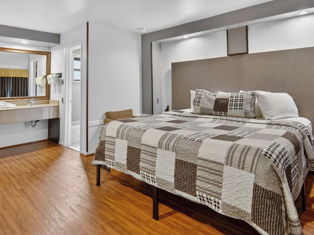 12 Oaks Hotel - Tyler, TX