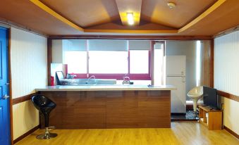 Busan Songjeong Maru Guest House - 2025 釜山酒店訂房最新優惠及住客評價｜Trip.com
