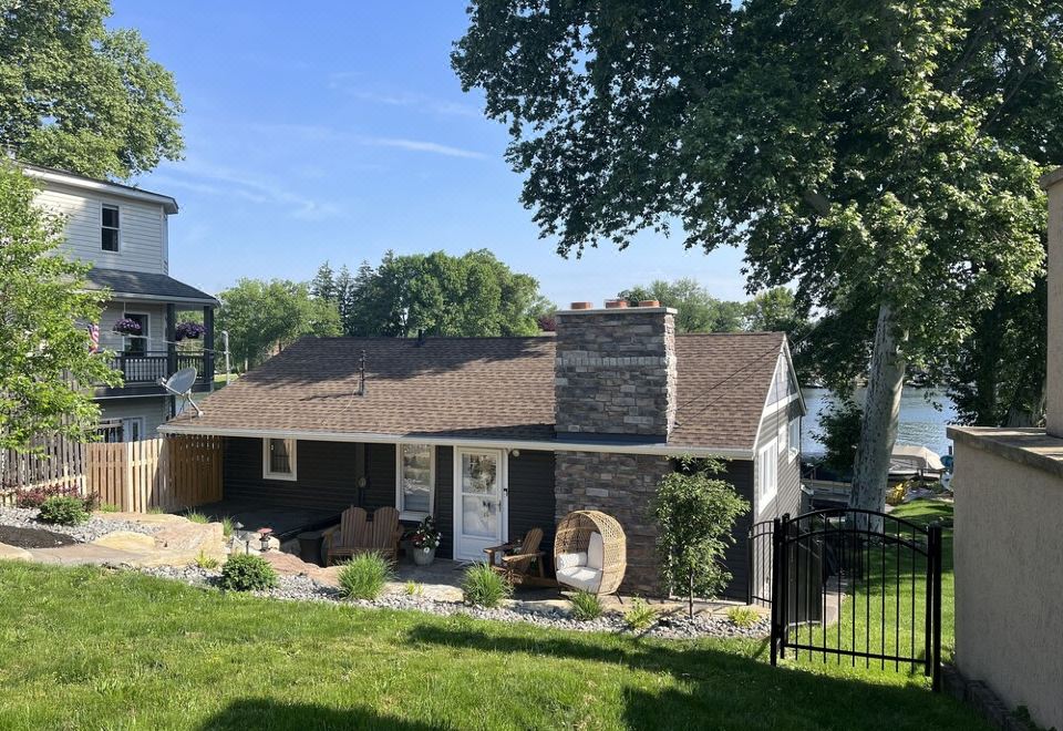 Slice of Heaven Lake Front Cottage with Hottub, Fire Pit, Kayaks & Dog ...