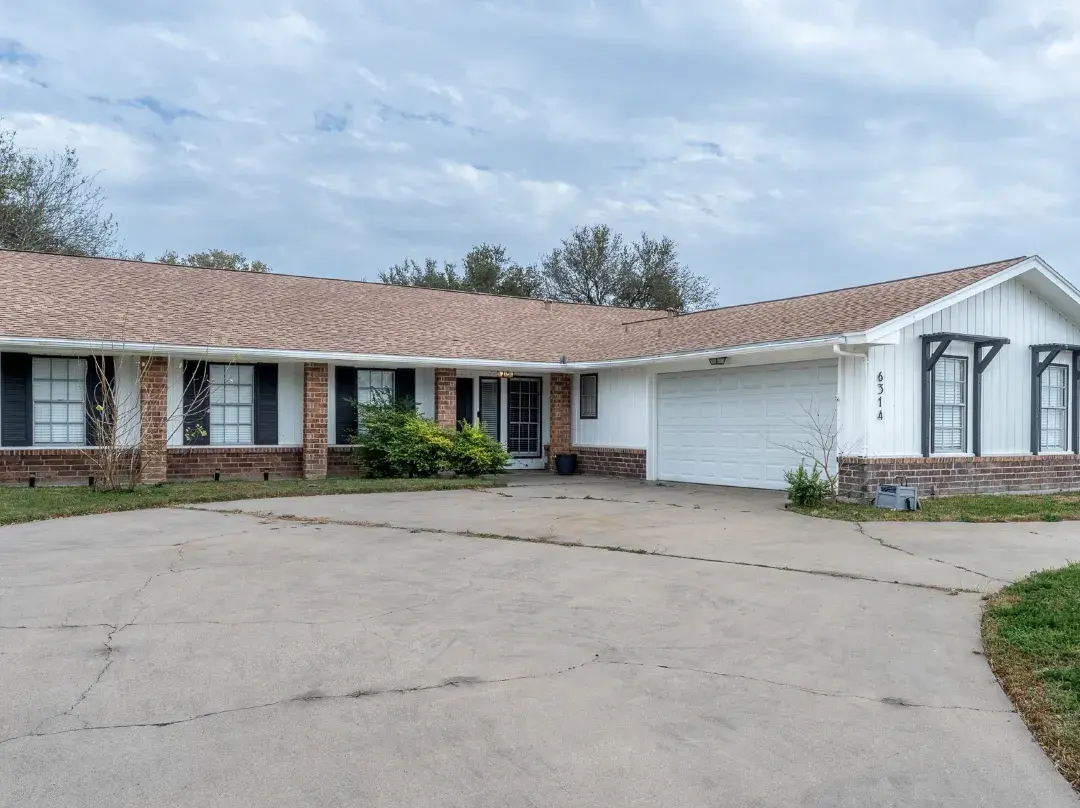 Spacious Living And Outdoor Fun - Charming Coastal Retreat - North Padre Island, TX