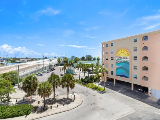 Panoramic Views And Heated Swimming Pool - Beautiful Coastal Retreat - Madeira Beach, FL