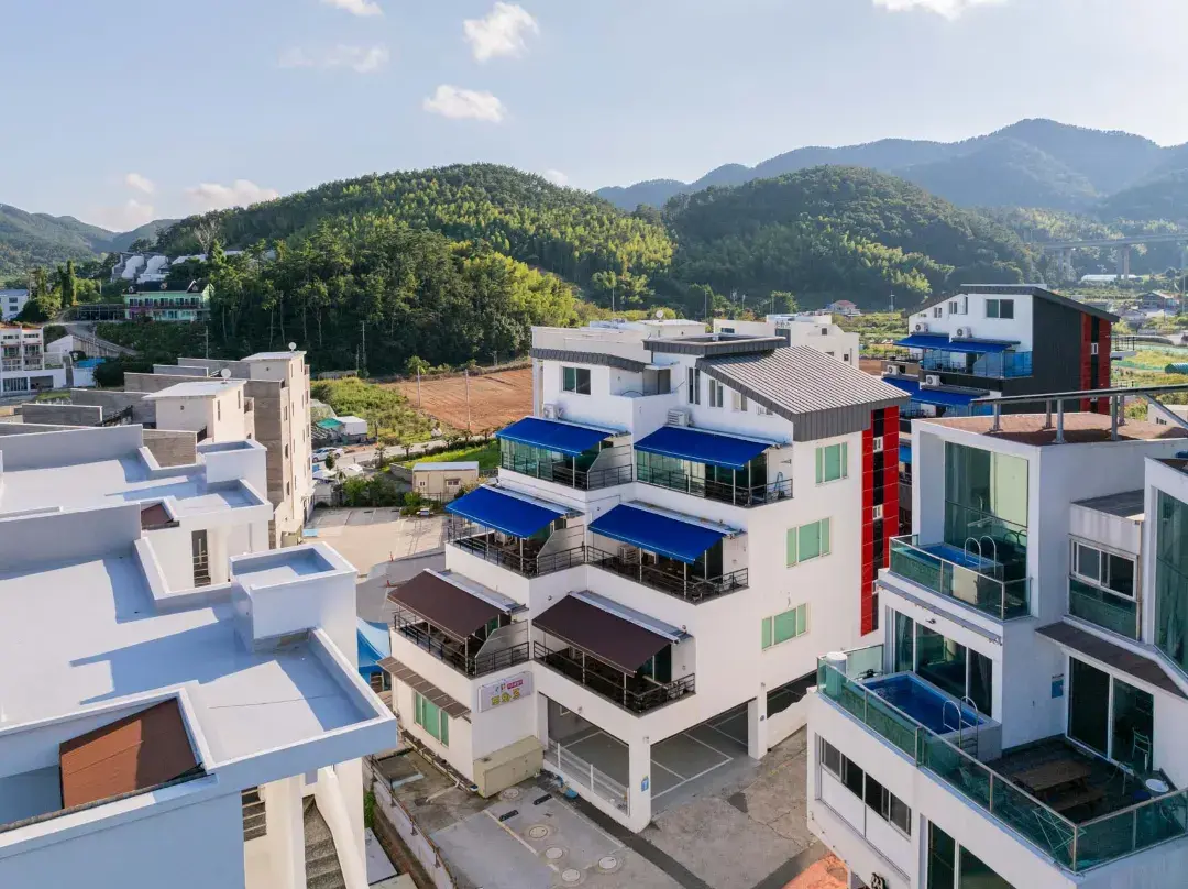 Geoje Do-war Kids Poolvilla - Tongyeong