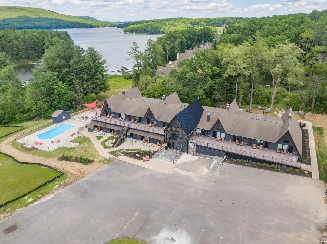 Kitchenette, Smart Tv And Outdoor Pool View - Cozy Retreat - Deep Creek Lake, MD