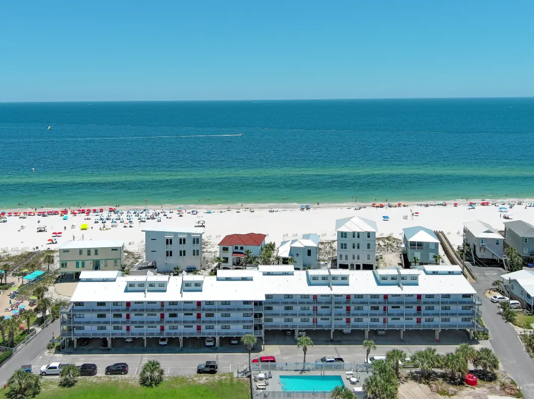 Relaxing Retreat With Private Balcony And Pool Access - Charming Oasis - Orange Beach, AL