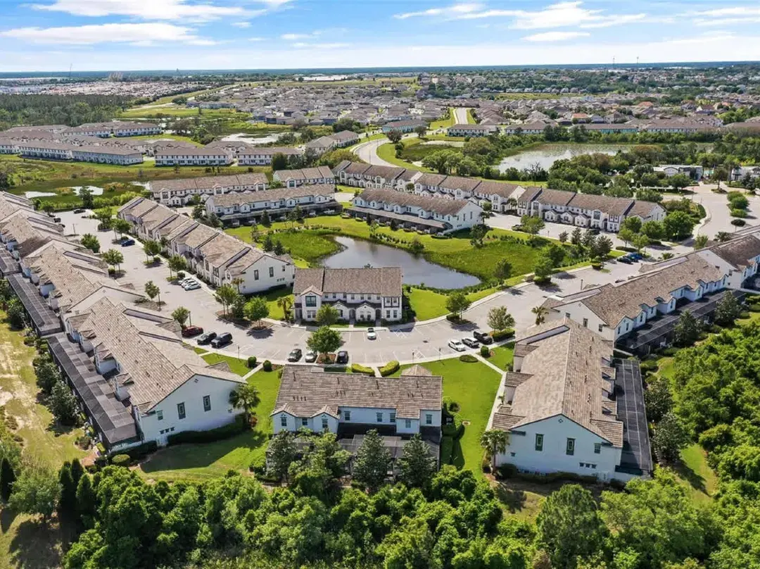 Sparkling Pool And Modern Amenities - Charming Family-friendly Haven - ダベンポート, FL