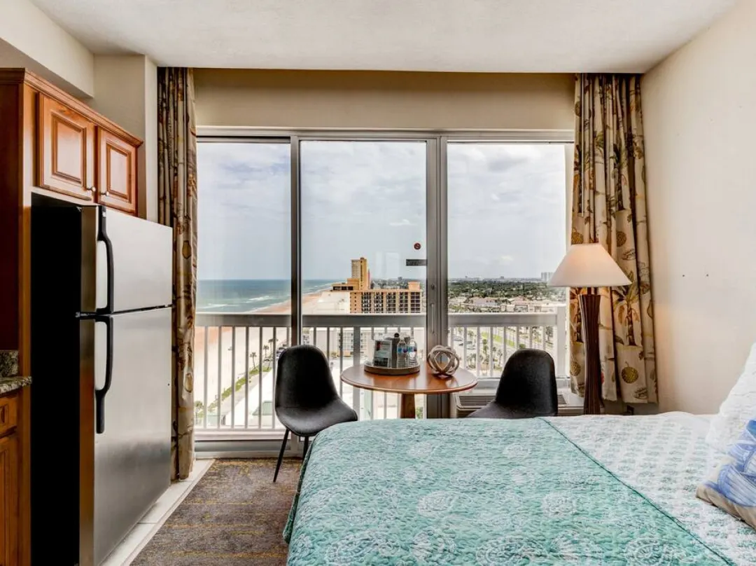 Breathtaking Ocean Views And Cozy Comfort - Charming Beach Retreat - Daytona Beach
