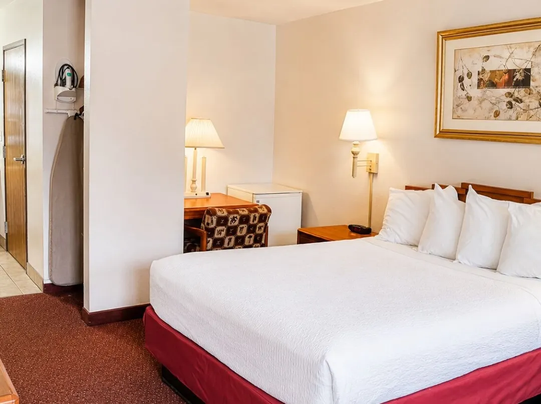 Magnuson Hotel Manitou Springs - Manitou Springs, CO