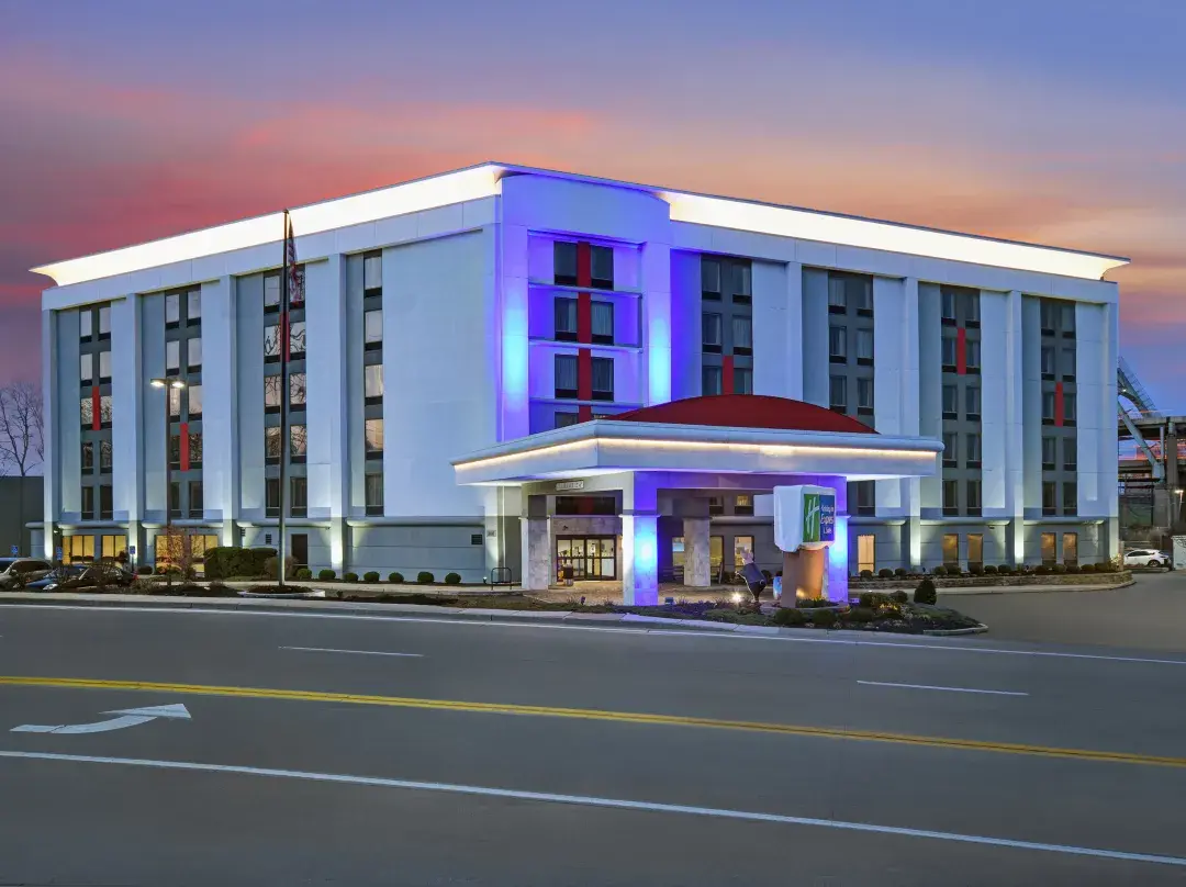 Holiday Inn Express & Suites Cincinnati Riverfront By Ihg - Covington, KY