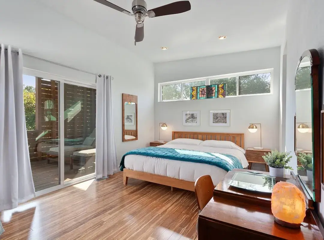 Charming Outdoor Patios And Mid-century Style - Unique Fayetteville Haven - Fayetteville, AR