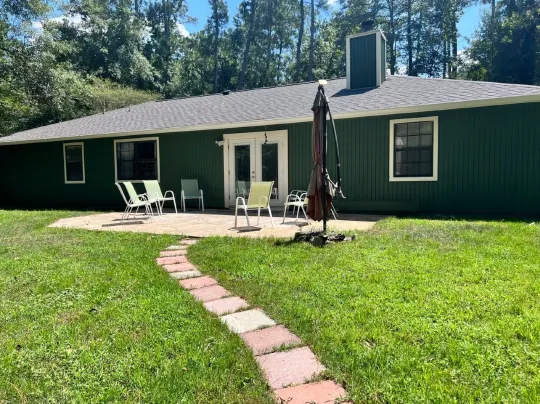 Spacious Fenced Yard And Cozy Living Space - Charming Bo-ho Retreat - Tallahassee, FL
