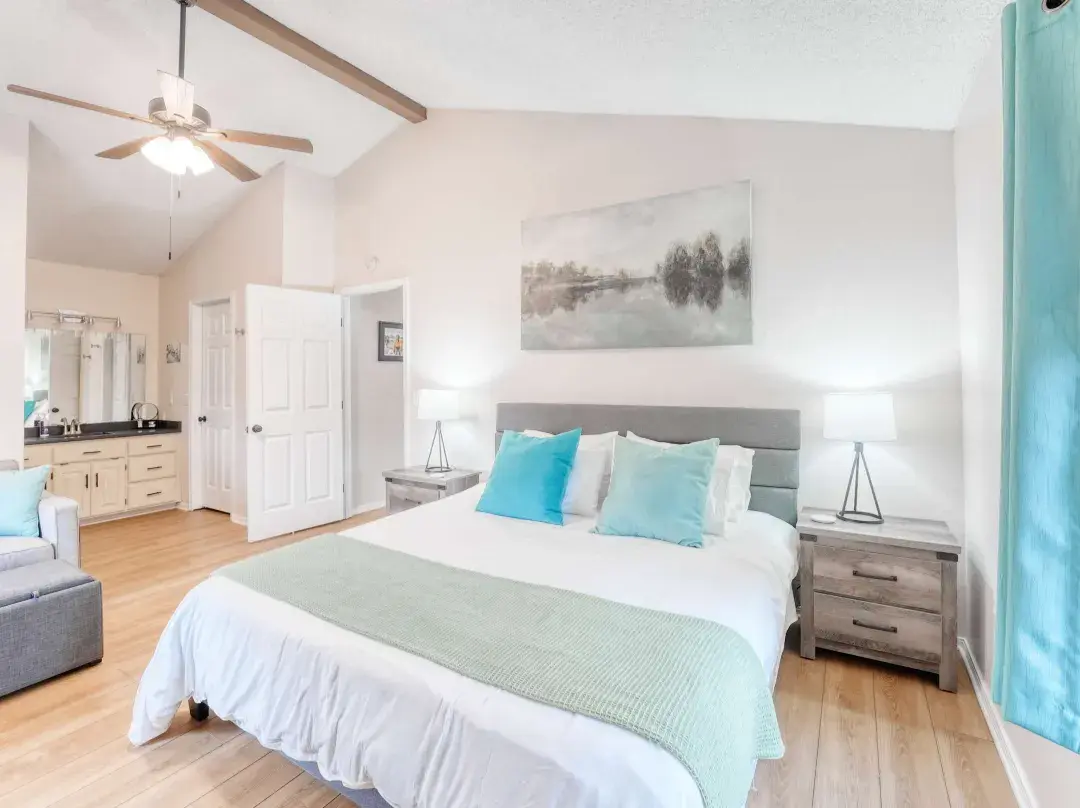 Private Patio And Modern Kitchen Amenities - Charming Cozy Retreat - Rogers, AR